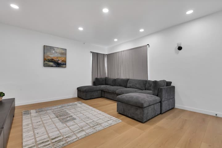 Renovated Home Near Burbank Airport - Burbank, CA