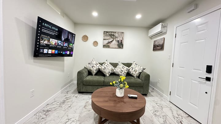 Guest House - 1 Bed 1 Bath Private Parking - Midland, TX