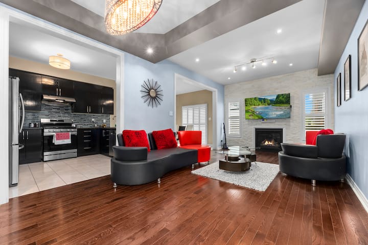 Ace Of Spades: Modern 5b/2.5b,kitchen, Parking! - Ajax