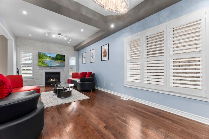 Ace Of Spades: Modern 5b/2.5b,kitchen, Parking! - Pickering