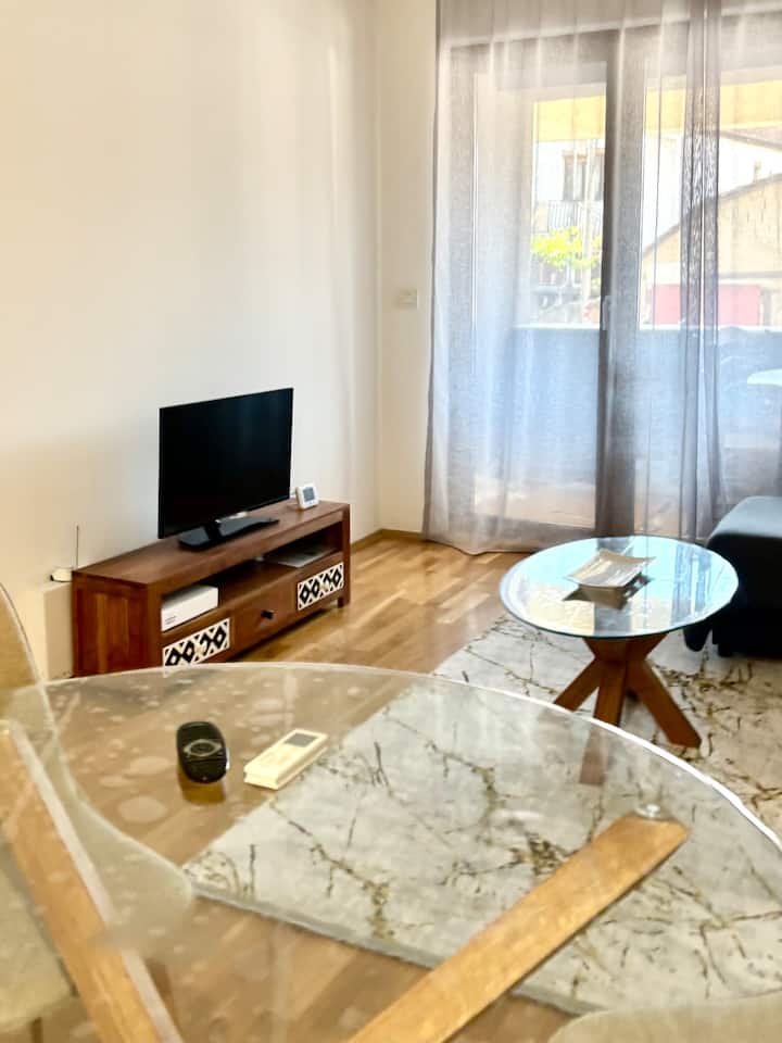 Stylish Riverside Flat Near Park & City Center - Skopje