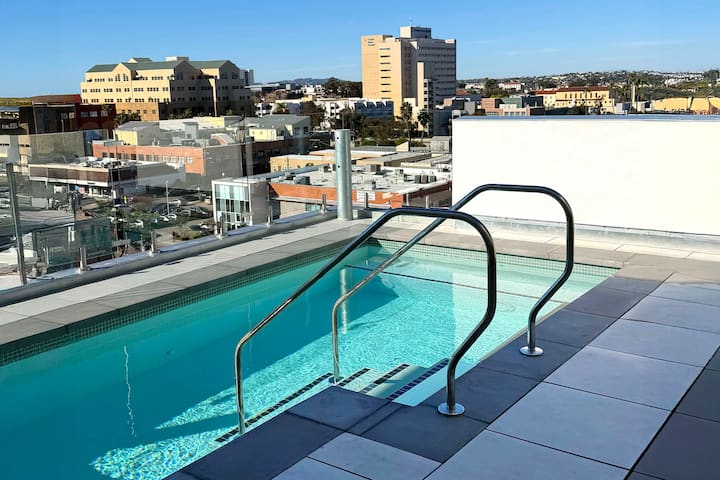 Luxury Designer Hillcrest Retreat W/ Pool & Gym - Coronado Island, CA