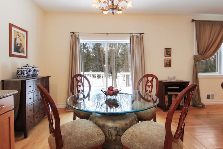 Elegant 4br Ithaca Retreat Near Buttermilk Falls - Ithaca, NY