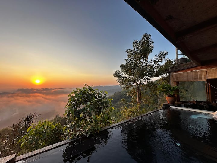 A Secluded Serene House Above The Cloud. - Mae Chaem District