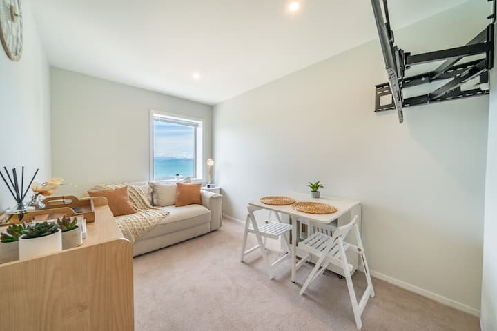 Oriental Bay Waterfront - Private Upper Suite - Wellington
