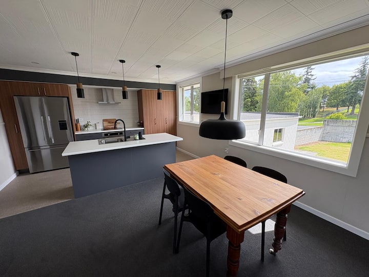 Modern 3-bedroom Home - Gore