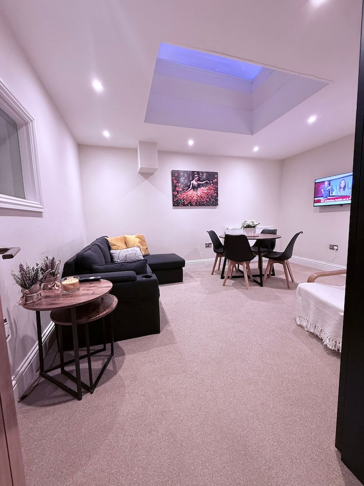 Professionals, Healthcare, Near Hospital Long Term - Eastbourne