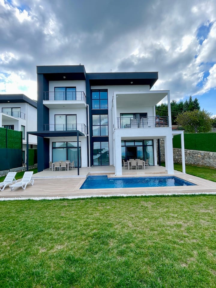 Havuzlu Panaromik Göl Ve Sapanca Manzaralı Villa - Sapanca