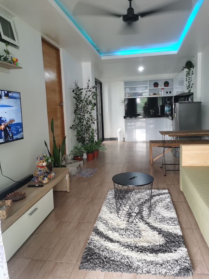 Cozy Private Retreat With Kitchen & Balcony - Dasmariñas