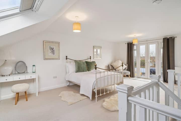 4-bed Family Home - Central Windsor By Tempstay - Windsor