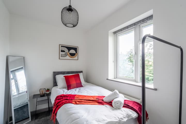 Stylish 3-bed Apartment For Families & Contractors - Beaconsfield