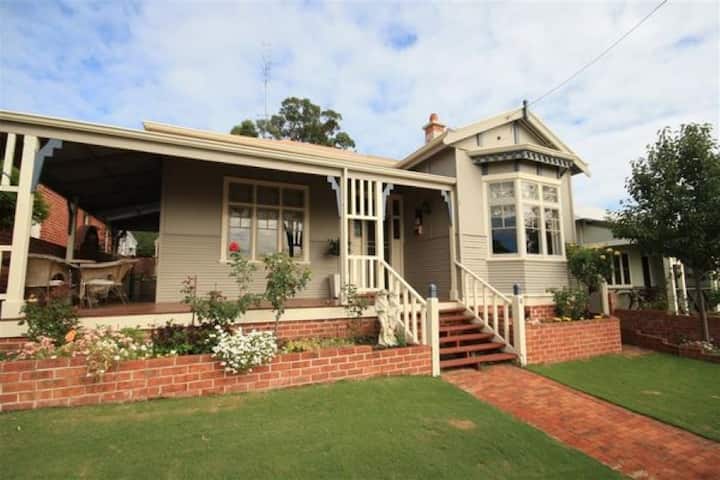 Apartment Above Heritage Home In Bunbury Cbd - Bunbury