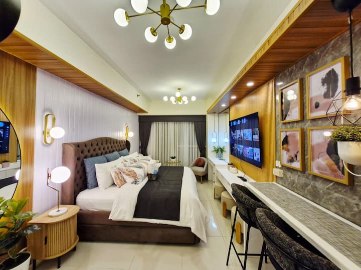 Luxe Hotel-vibe Condo @ Wind Residences Tagaytay - Tagaytay