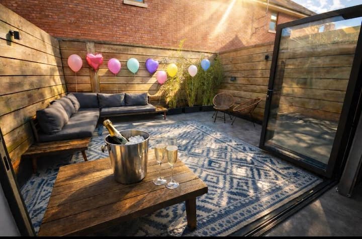 5 Bedrooms Sleeps 10 - Two Apartments One Building - Cardiff