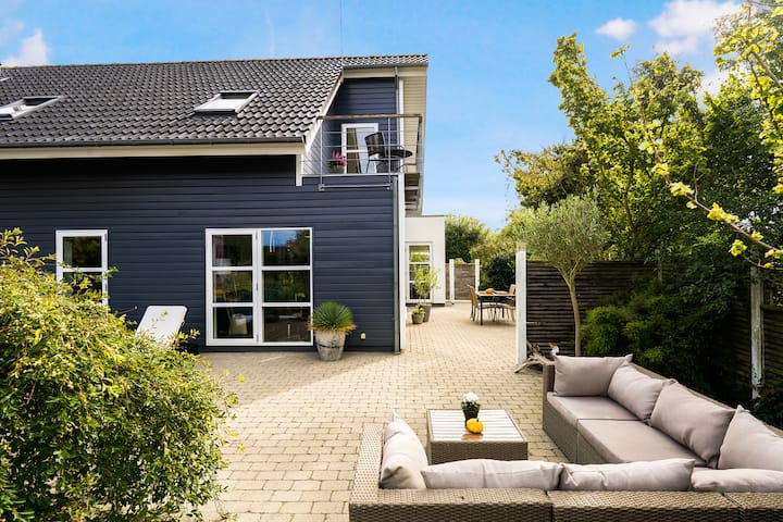 Family Home Near Sea – Sleeps 10, Juelsminde - Juelsminde
