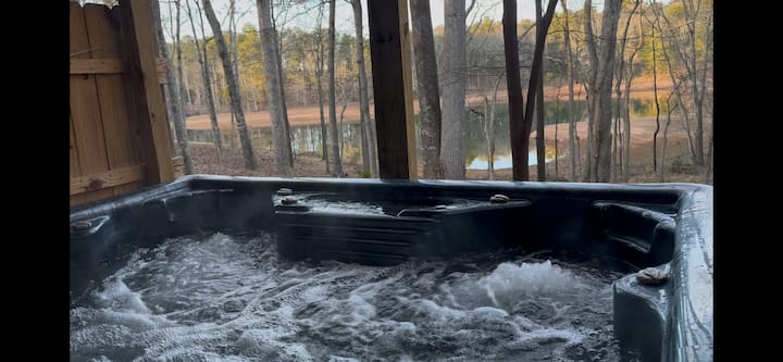 Tucked Away: Hot Tub, Pickleball, 3/2, Sleeps 8 - Lake Hartwell