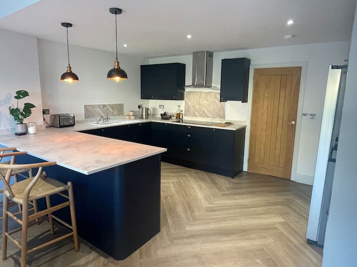 Charming 3-bed Stone Cottage - Milton Keynes