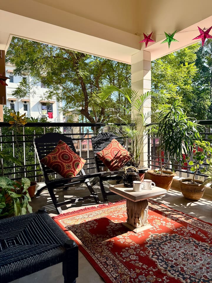 Old Oak Homestay|private|pet-friendly|balcony|lawn - Siliguri