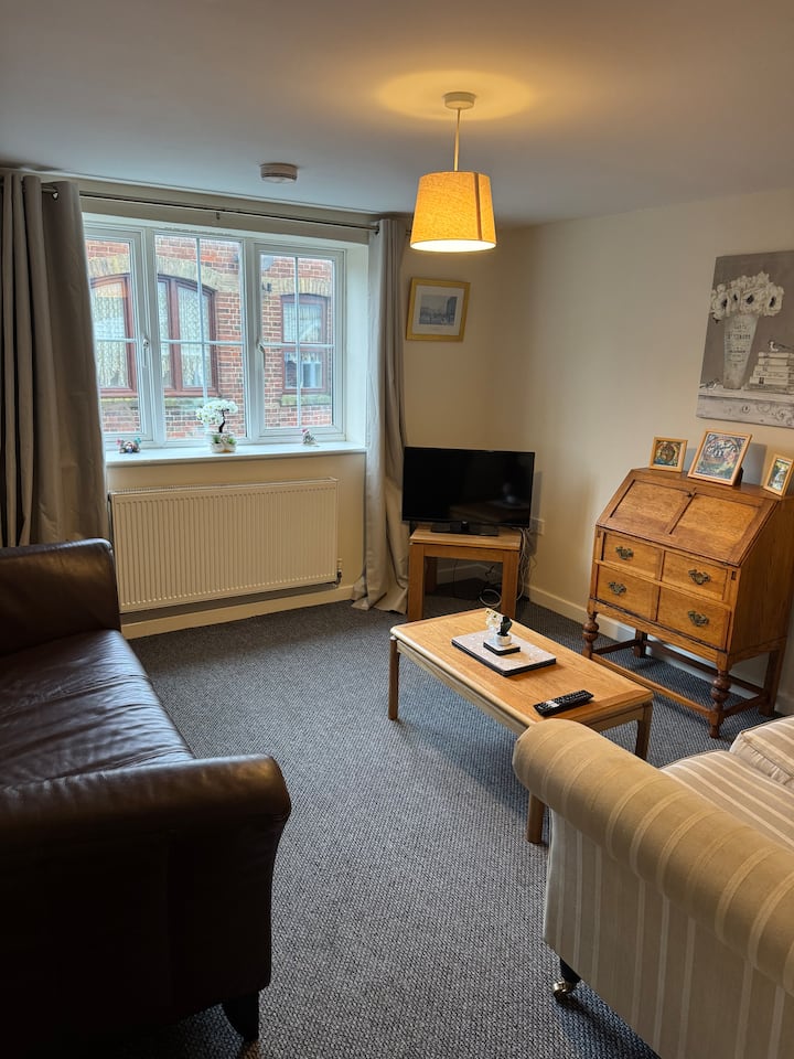 Cosy Warm | Sleeps 6 | Bath | Beach | Central Ryde - Isle of Wight