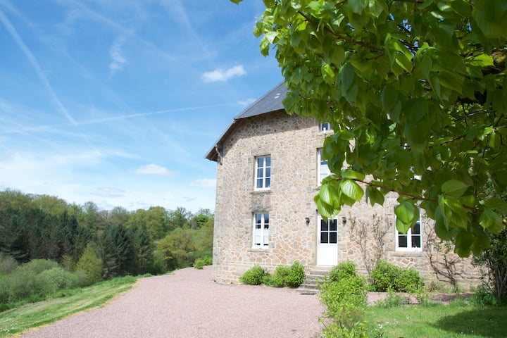 Gîte Familial - Piscine Et Nature - Bourganeuf
