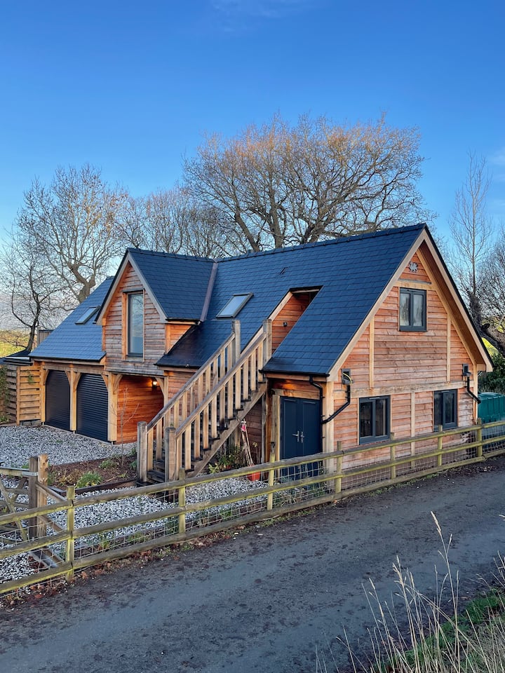 The Elevated Oak Framed Perch (With Hot Tub) - Welshpool