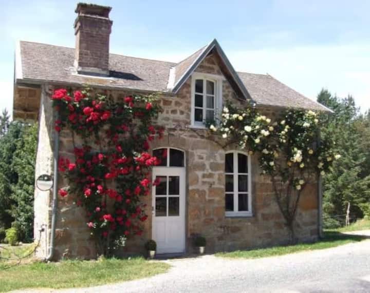 Gîte Typique - Piscine Et Nature - Bourganeuf