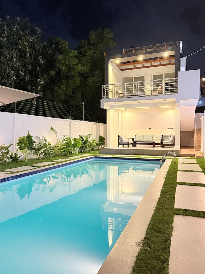 Aggiestays, A Stylish Apartment W/pool And Garden - 탄자니아