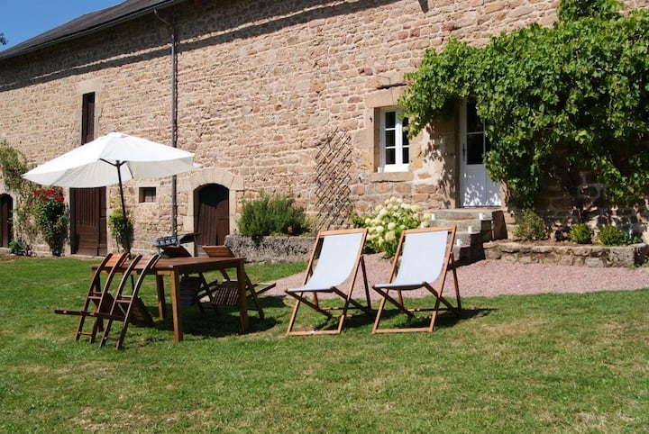Gîte Agréable - Piscine Et Nature - Bourganeuf