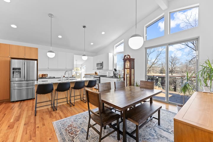 The Modern Gem Of Riverside | Game Room & Fire Pit - Riverside, MO