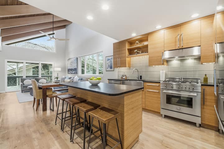 Refined - End-unit Townhouse - Shuttle + Parking - Vail, CO