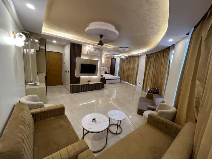 Ivory : Netflix | Prime | Wifi | Sofa Bed - Lucknow