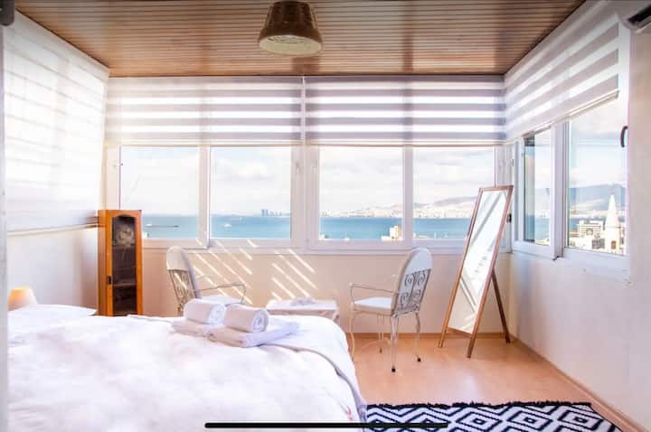 ŞEhir Merkezinde Manzaralı 3 Katlı Müstakil Ev - Izmir