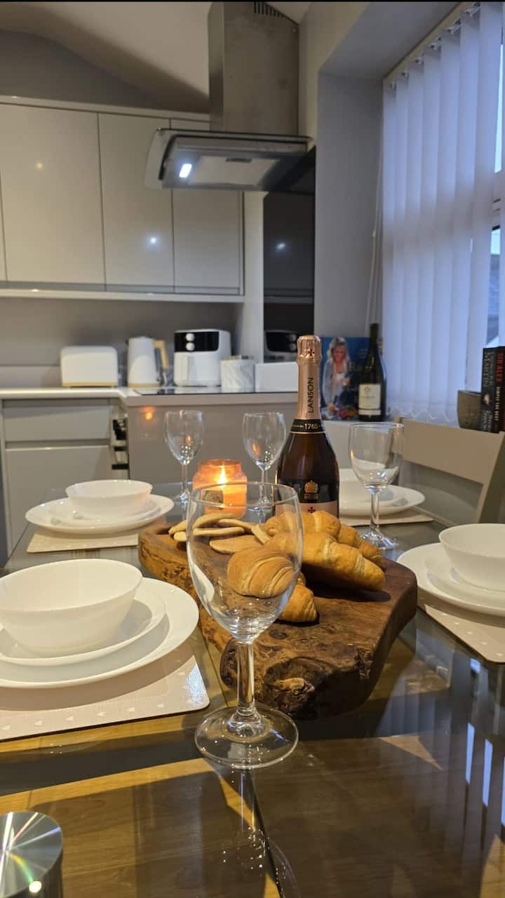 New Village Cosy Home! 4b - Cardiff