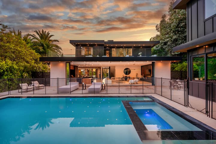 Ultra-luxe 6br Beverly Hills Villa | Pool, & Views - Santa Mónica, CA
