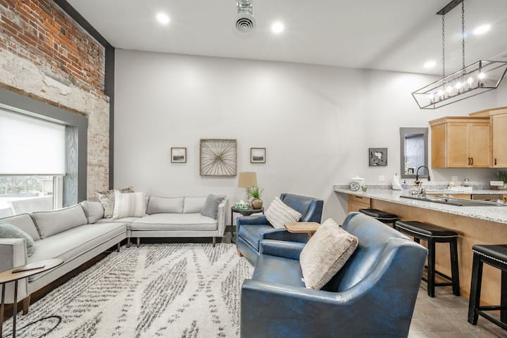 High End Loft Apartment For The Win! - New Castle, IN