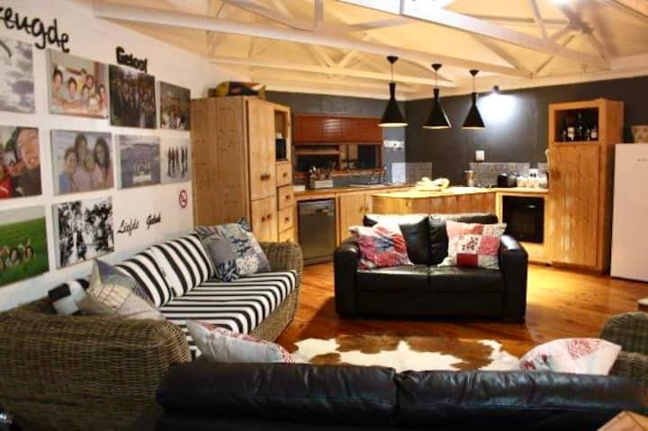 Houtgerus Beach Holiday House - Jeffreys Bay
