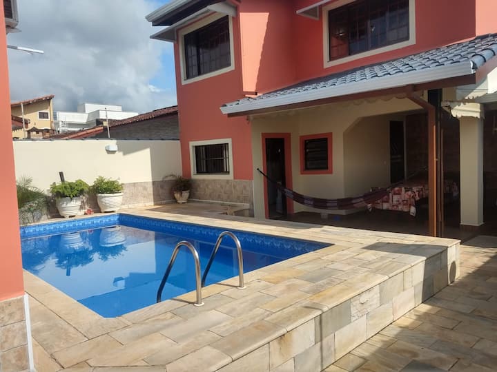 Casa Com Piscina Privativa A 100 Metros Da Praia. - Peruíbe
