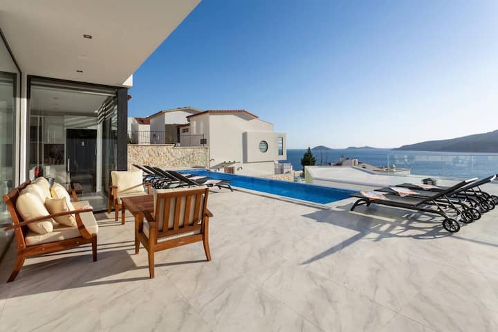 Ev Rahatlığında, Keyifli Ve Aydınlık Bir Konaklama - Kalkan