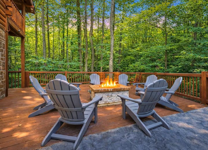 Specials! Hot Tub, Fire Pit & Game Room | Secluded - Pigeon Forge, TN