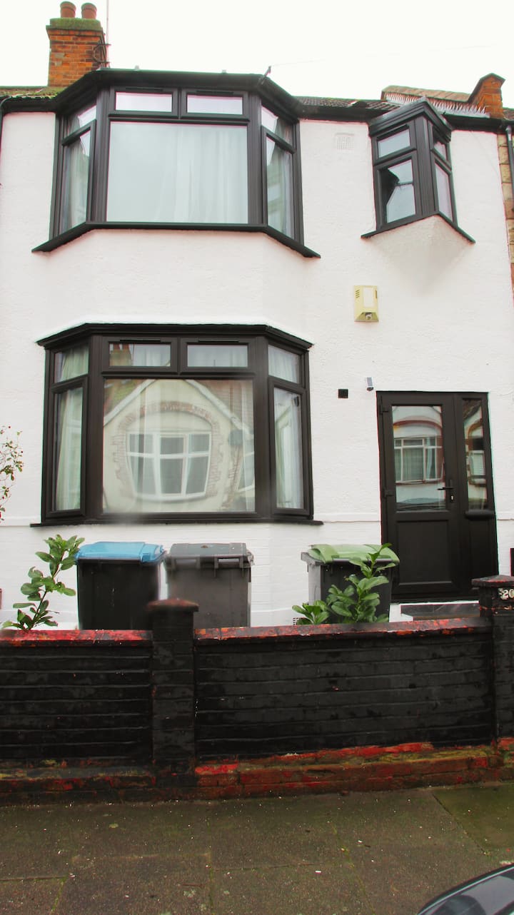 Stylish Victorian Home-15min To City|near Stadium- - Chingford