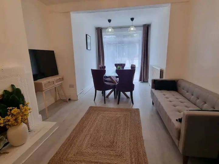 4 Bed Terraced House, The Avenue, N17 - Chingford