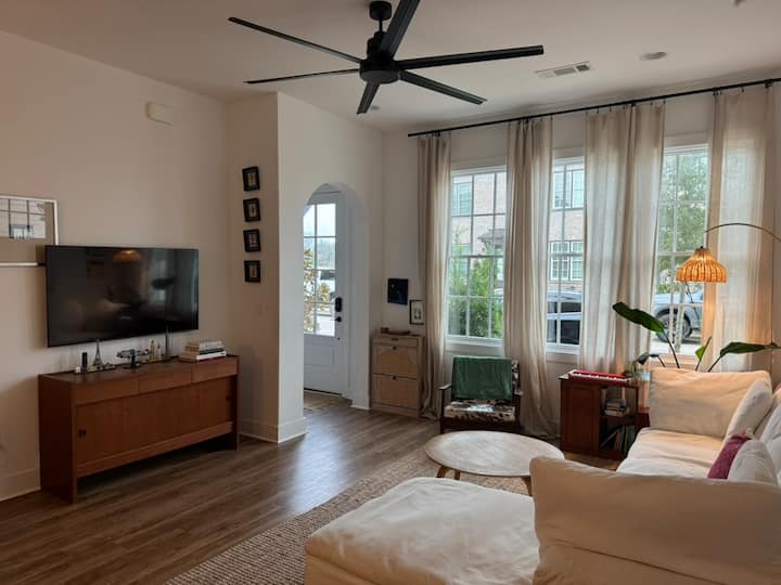 Relaxed 2-bed/2-bath Townhome In Vibrant Hampstead - Montgomery, AL