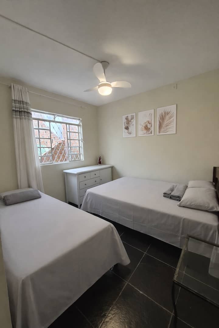 Casa A 6km Do Centro De Bh E 6,5 Km Do Mineirão - Belo Horizonte