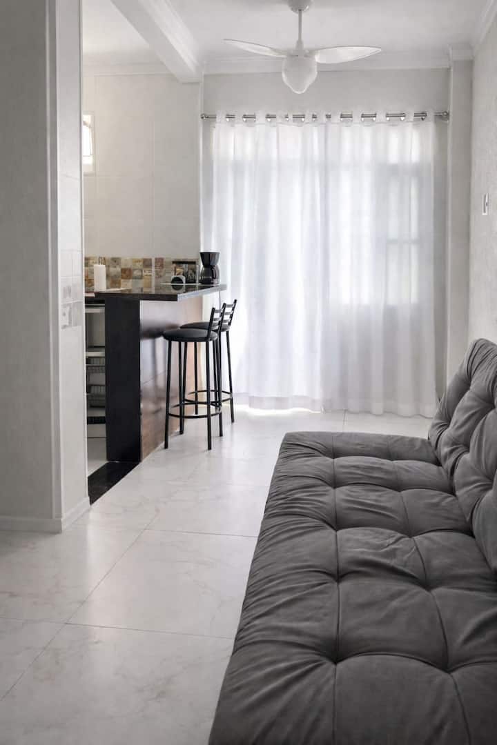 Seu Cantinho Na Praia Grande | Kitnet A 50m Do Mar - Praia Grande