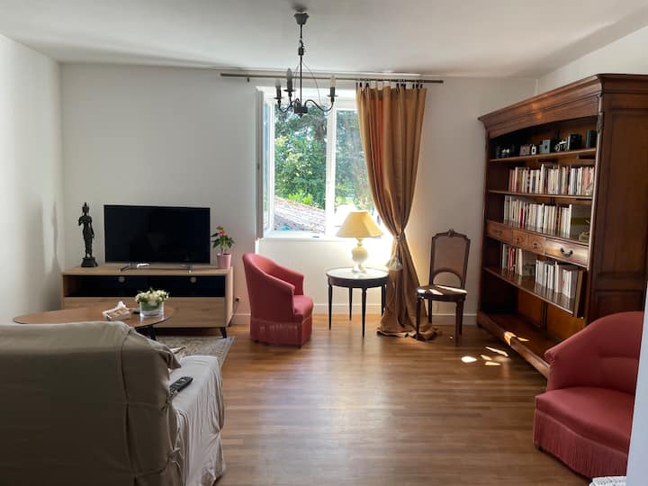 Charmant Studio Dans Un Joli Village Médiéval - Saint-Yrieix-la-Perche