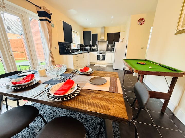 4 Bed Detached Freeparking Netflix Contractors 20% - Birmingham