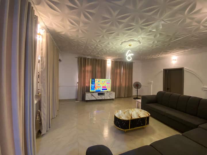 Kfp | Deluxe 3br Flat (Alalubosa, Ibadan) - Ibadan