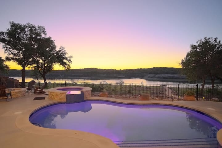 Waterfront Lake Travis Retreat - Lago Vista, TX