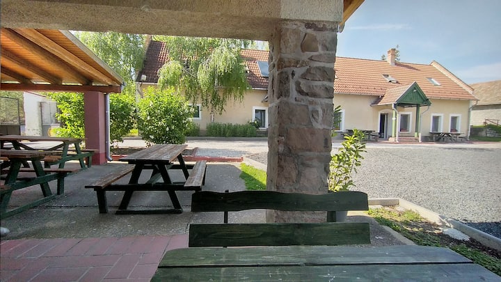 Napraforgó Turistaszálló - Balatonlelle