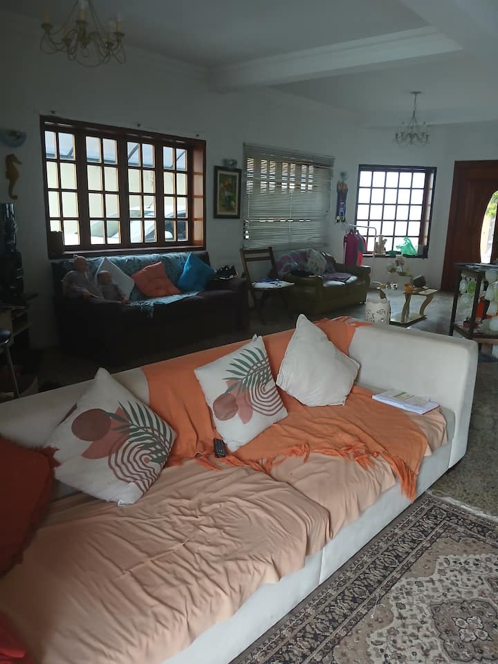 Linda Casa Com 4 Dormitórios. - Pindamonhangaba